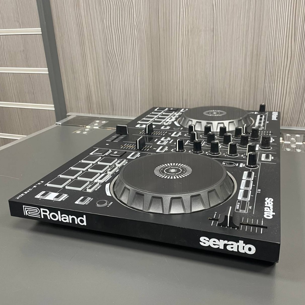 Pre-owned Roland Serato DJ-202-DJ Controller - Own4Less